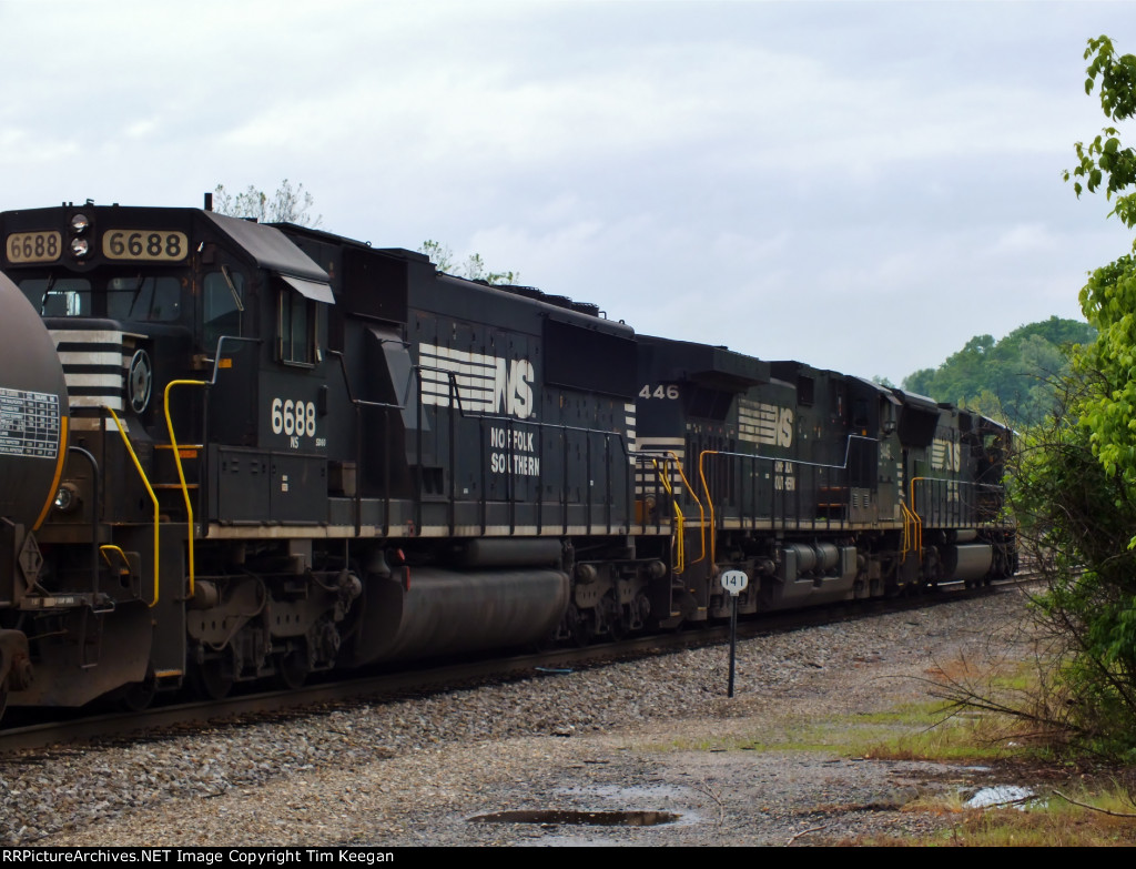 NS 165 in Asheville Yard